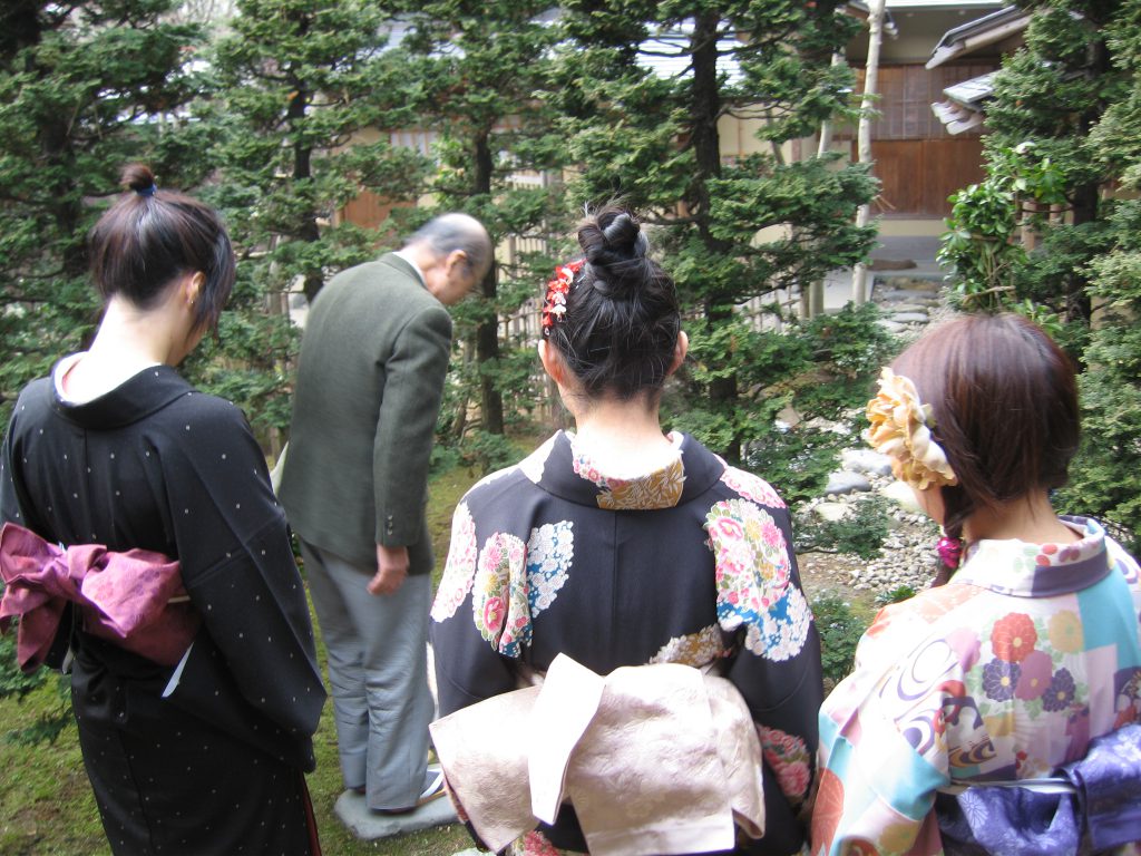 露地【ROJI】TEA GARDEN; AMAZING SMALL PATH WHICH HAS MANY SECRETS, LEADING ...